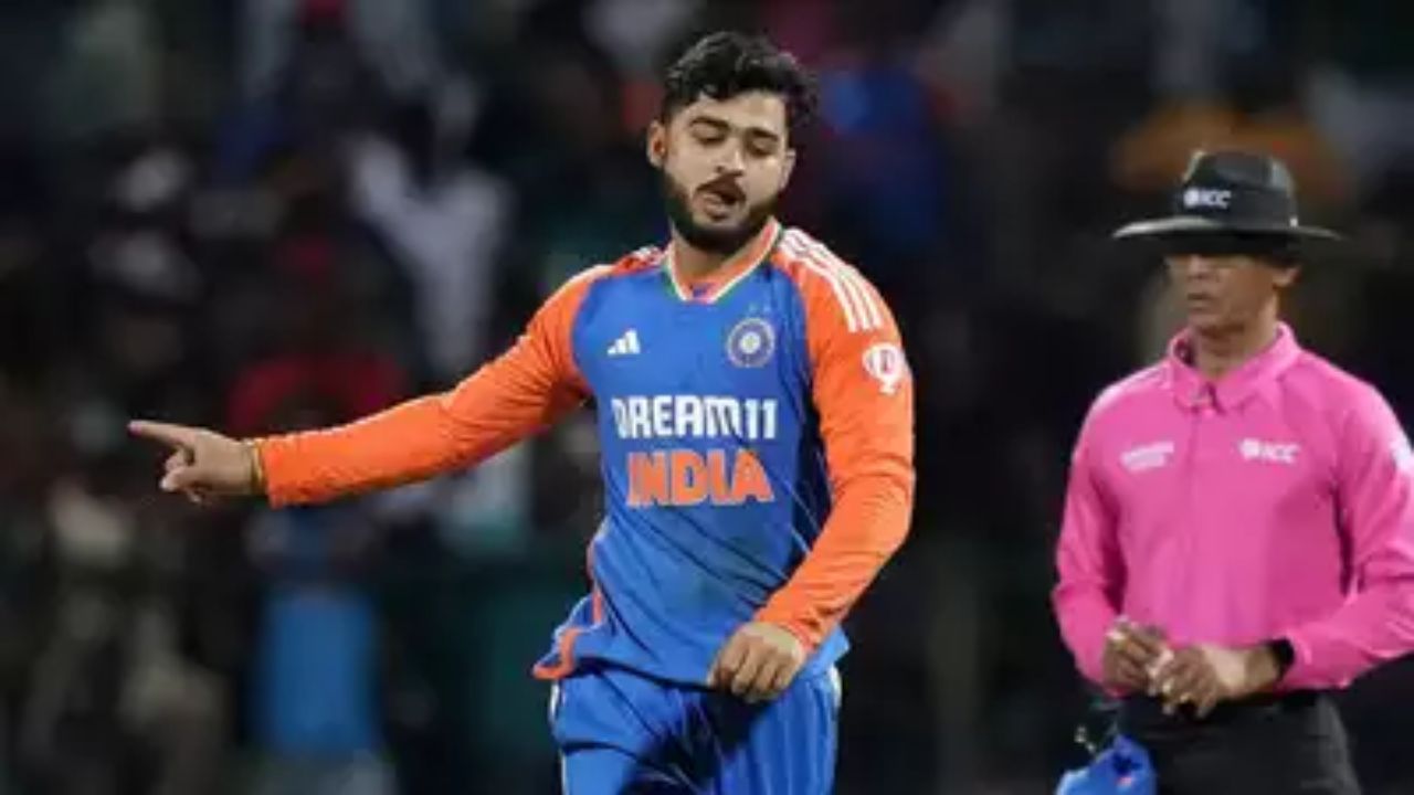 "Pretty sure Mohammed Siraj bhai was going to bowl"- Riyan Parag taken ...