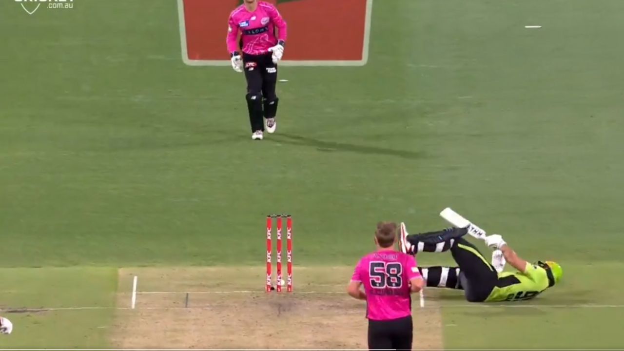 Daniel Sams floored after being brutally hit on helmet by Sam Curran's ...