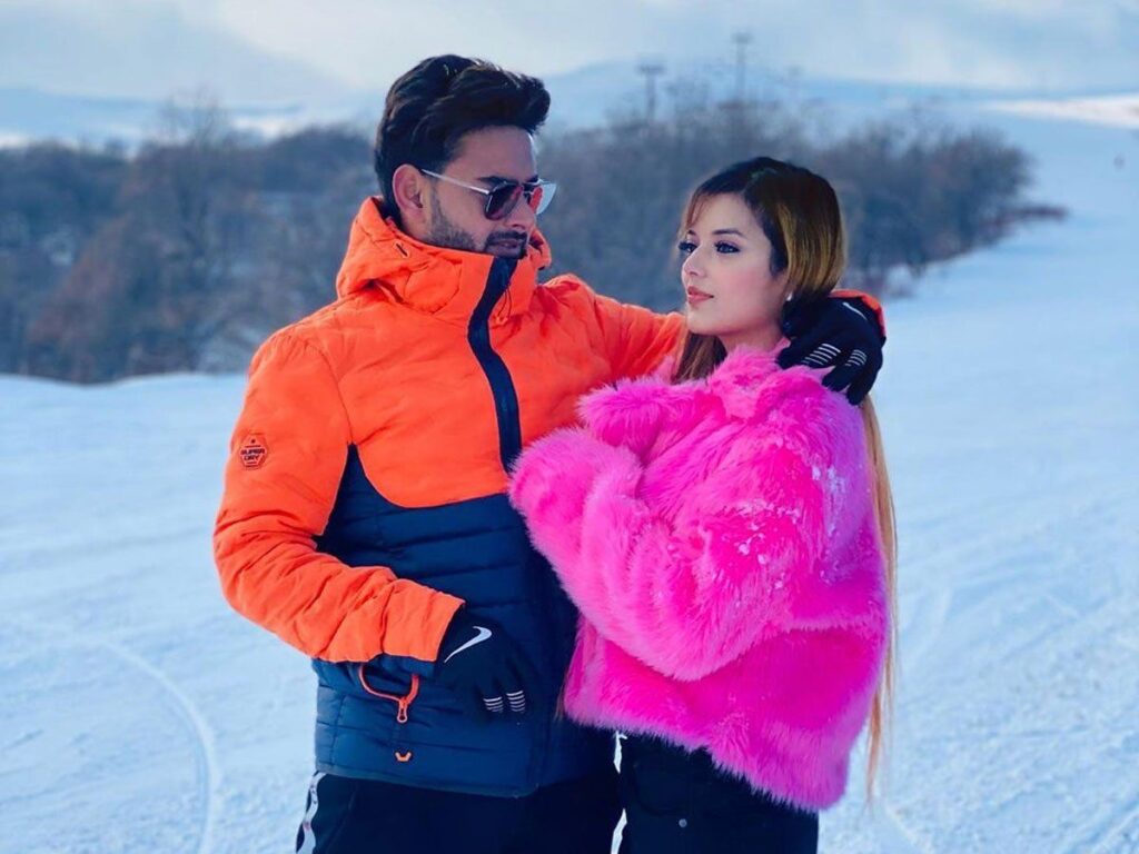 Rishabh Pant’s Girlfriend Isha Negi Picks Her ‘Favourite Cricketer’ And ...