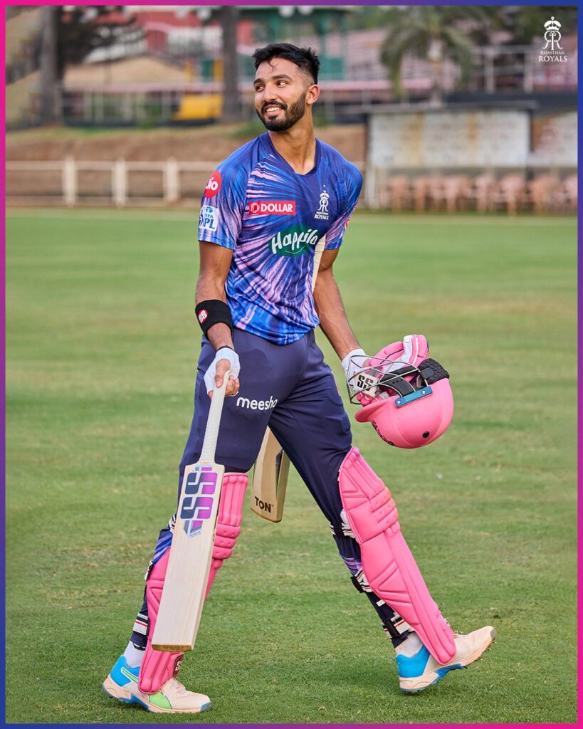 KKR vs RR: Watch - Umesh Yadav Grabs A Juggling Catch Off His Own Bowling To Dismiss Devdutt ...