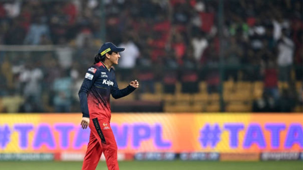 Watch Smriti Mandhana left stunned after a massive reception at the Chinnaswamy Stadium for RCB ...